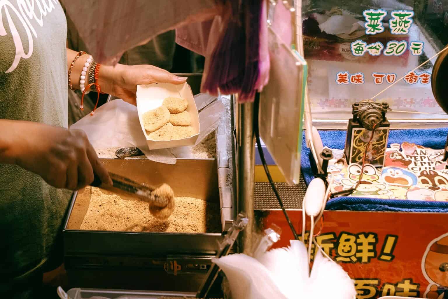 Raohe Night Market: Your Complete Guide to Taipei's Best Street Food ...